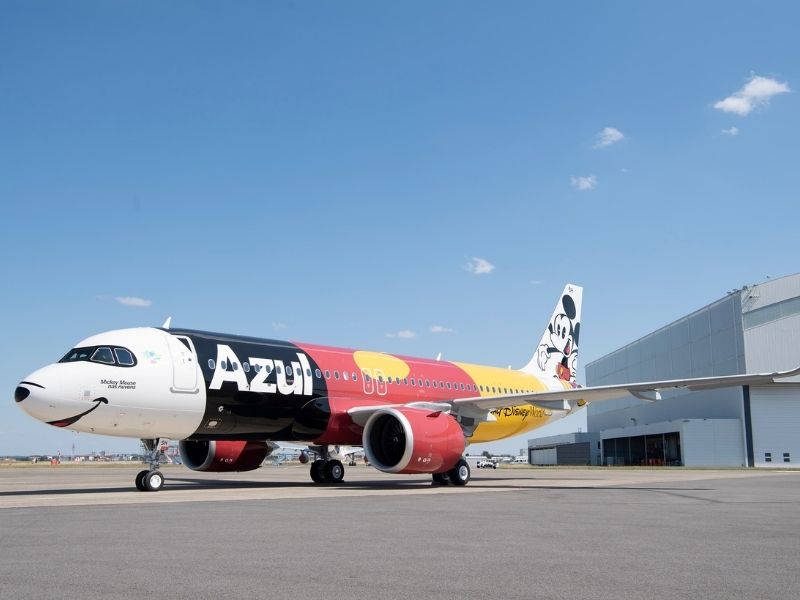 Mickey Mouse nas nuvens: aviões da Azul homenageiam personagens da Disney