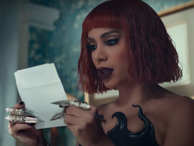 Anitta usa ‘Fora Bolsonaro’ para divulgar videoclipe Boys Don’t Cry ...