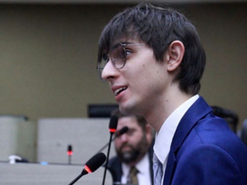 Amom está 'reflexivo' sobre concorrer à Câmara, diz líder do Cidadania-AM