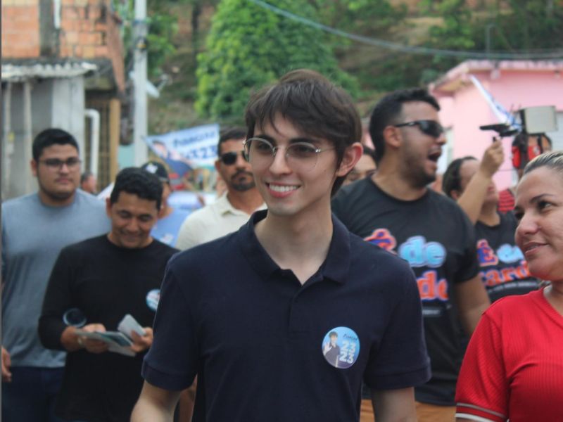Amom é eleito o deputado federal mais jovem e o mais votado do Amazonas