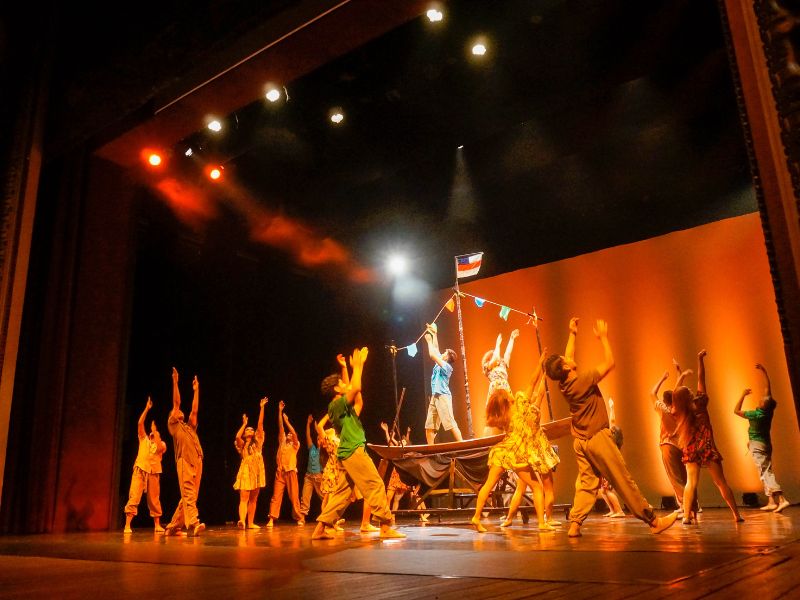 Teatro Amazonas divulga agenda de espetáculos para fim de março