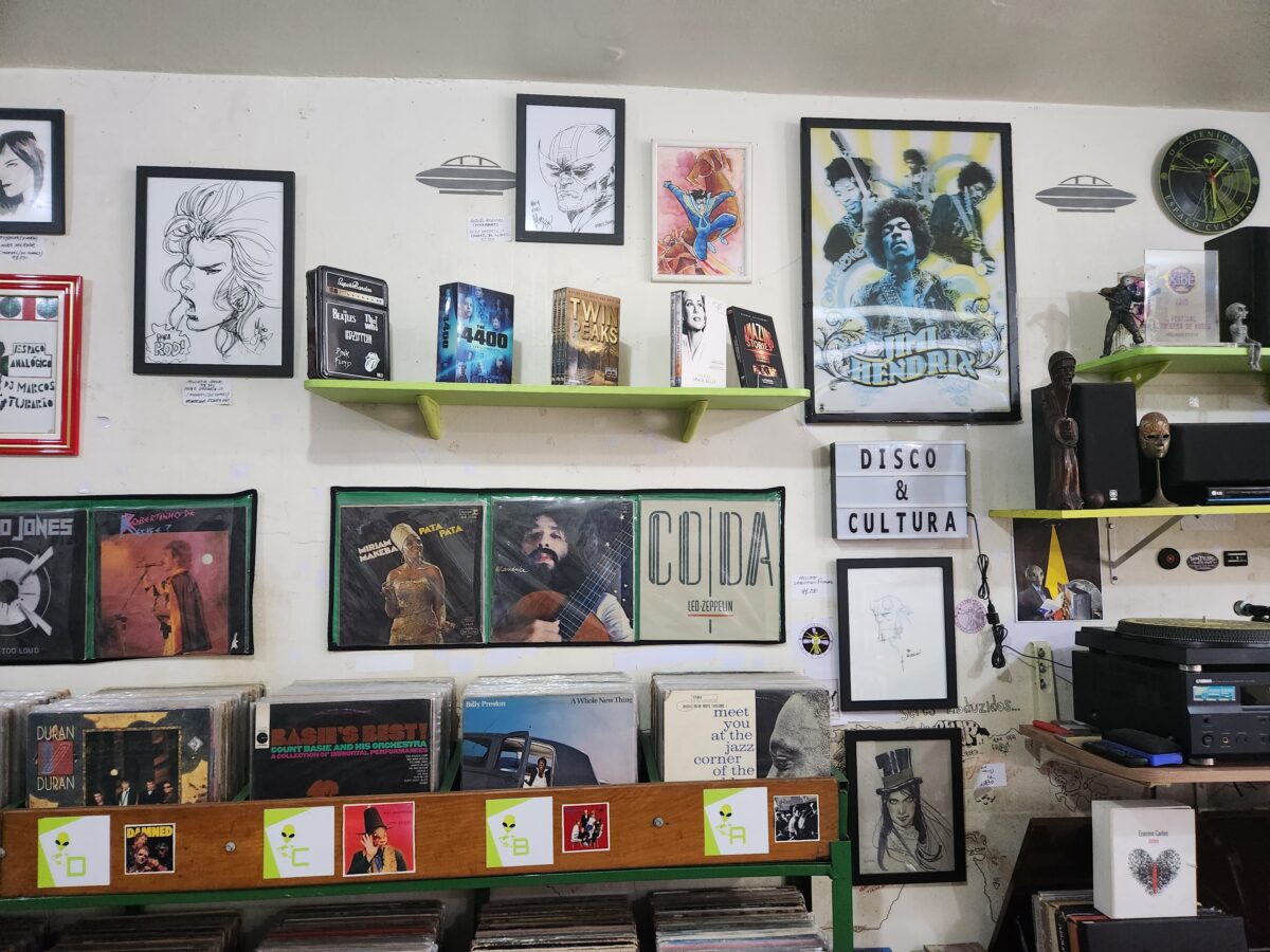 Sebos resistem ao comércio de livros on-line e viram opção para clássicos