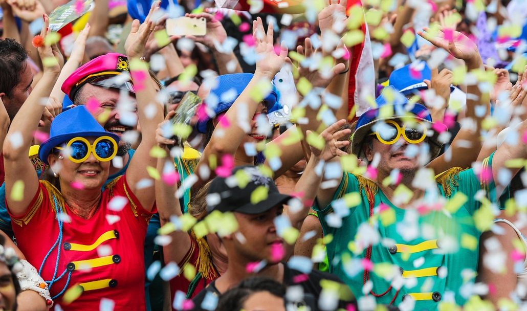 Samba, axé e bloquinhos: confira a programação do Carnaval 2025 em ...