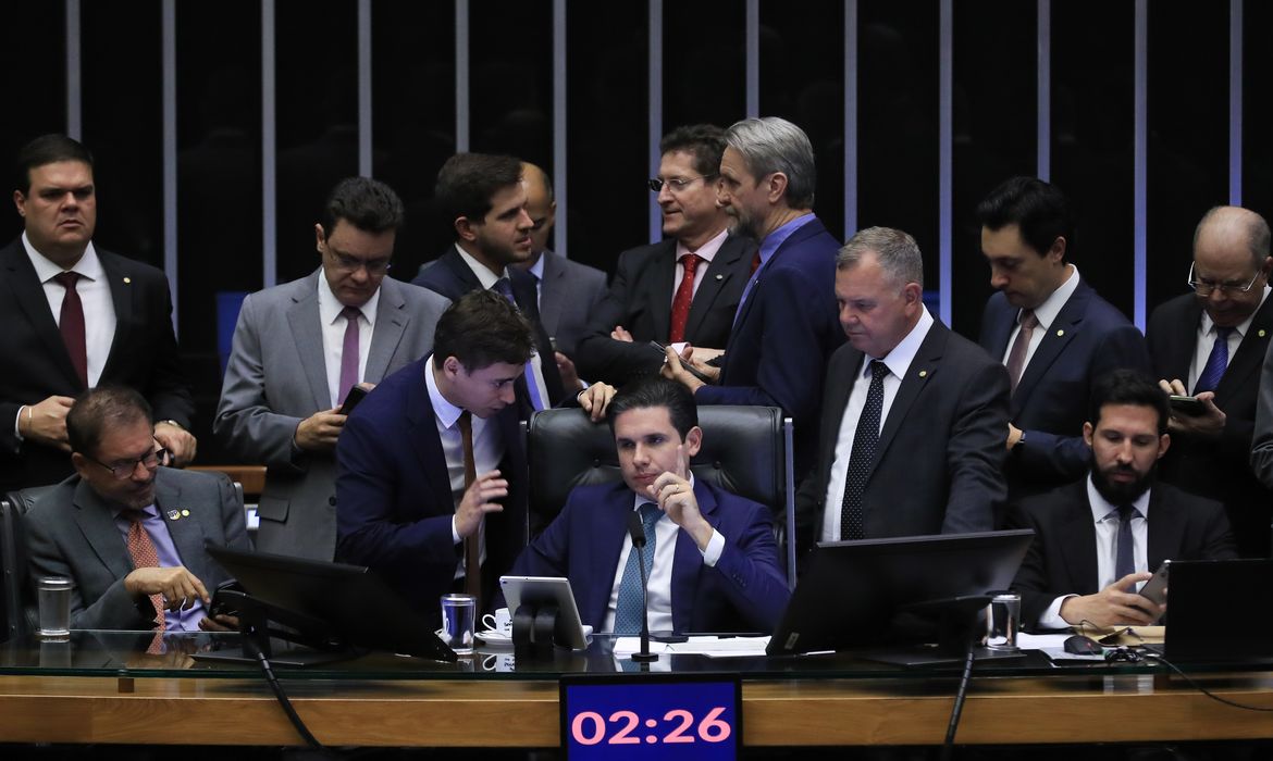 Deputados aprovam PEC da blindagem; Amon, Átila e Sidney Leite votaram ...